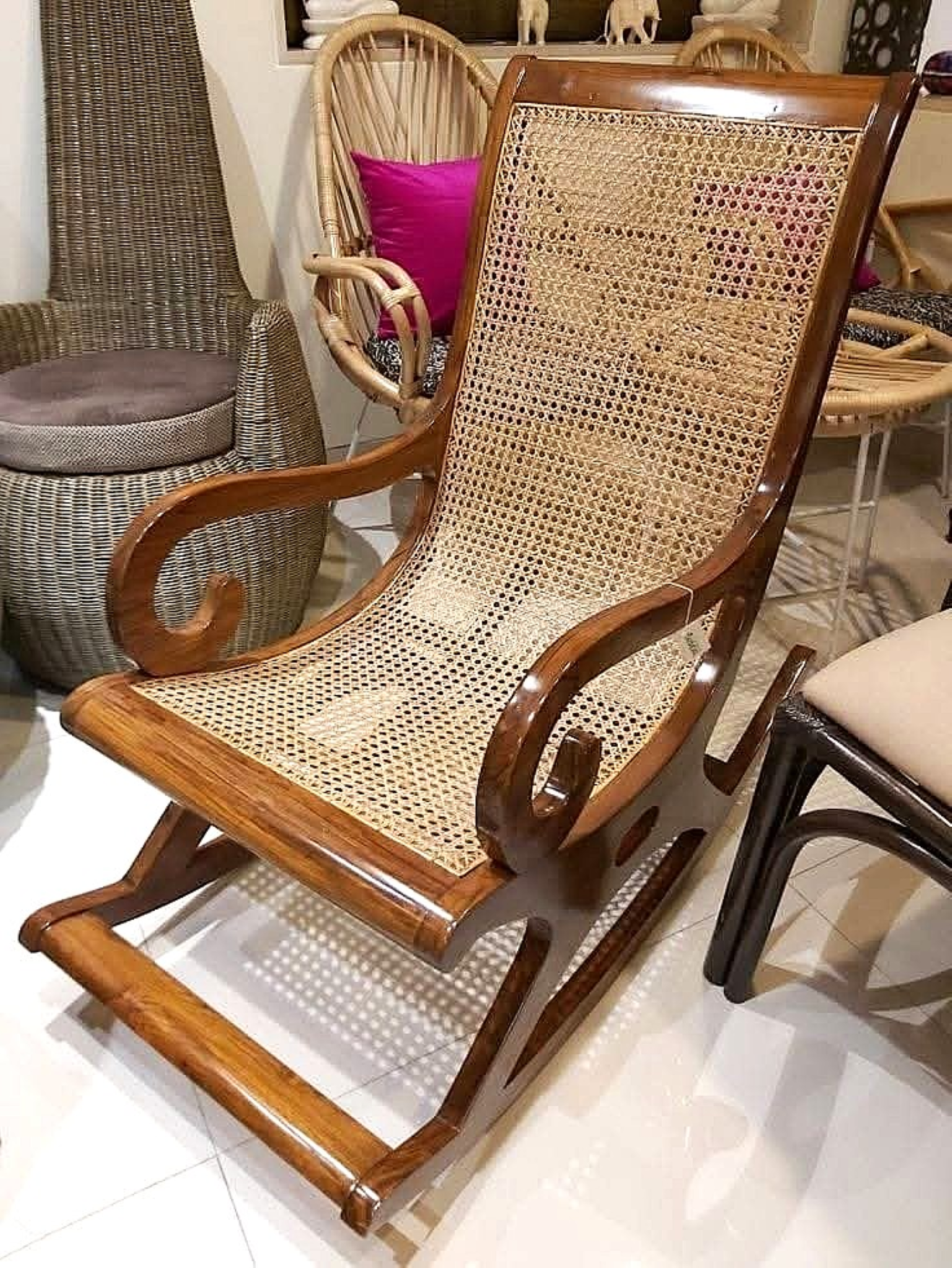 Luxury Solid Wood Rocking Chair Chiniot Pakistan – Handcraft